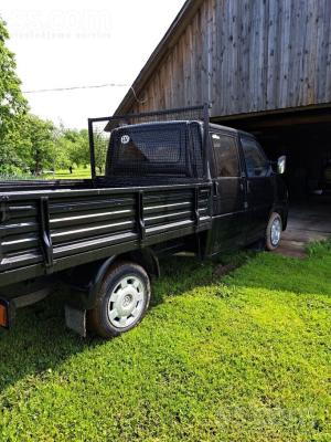 Black Volkswagen Transporter 1993 in Kraslava, with an engine capacity of 2.40 L and mileage of 299 thousand km for 5650 €, photo 4 on AUTOMOTO.COM.LV