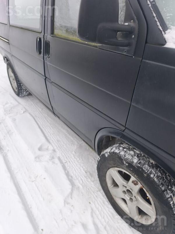 Black Volkswagen Transporter 1995 in Ventspils, with an engine capacity of 1.90 L and mileage of 350 thousand km for 1300 €, photo 1 on AUTOMOTO.COM.LV