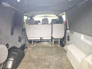 Melns Volkswagen Transporter 2006 Viļņa, ar dzinēja tilpumu 1.90 L un nobraukumu 301 tūkst. km par 5700 €, foto 16 vietnē AUTOMOTO.COM.LV