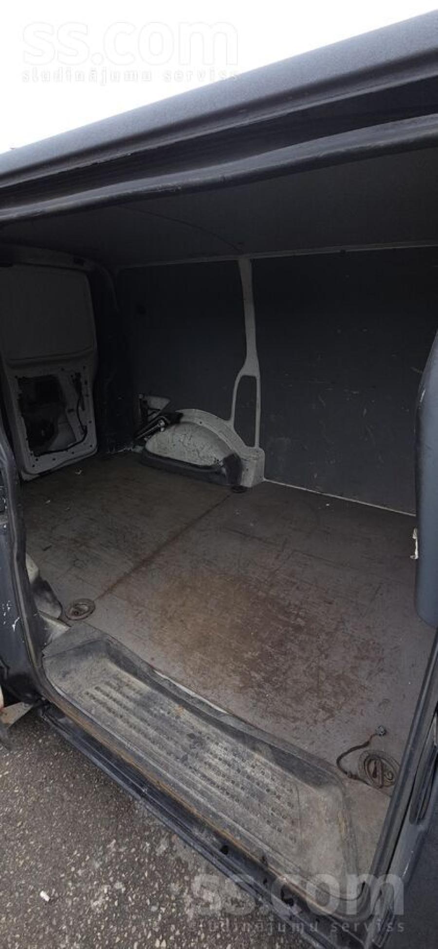 Melns Volkswagen Transporter 2006 Rīga, ar dzinēja tilpumu 1.90 L un nobraukumu 360 tūkst. km par 1700 €, foto 4 vietnē AUTOMOTO.COM.LV