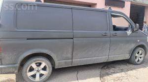 Melns Volkswagen Transporter 2006 Rīga, ar dzinēja tilpumu 2.50 L un nobraukumu 400 tūkst. km par 1700 €, foto  vietnē AUTOMOTO.COM.LV