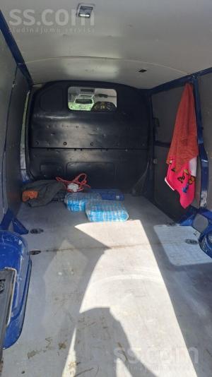 Melns Volkswagen Transporter 2006 Rīga, ar dzinēja tilpumu 2.50 L un nobraukumu 400 tūkst. km par 1700 €, foto 6 vietnē AUTOMOTO.COM.LV