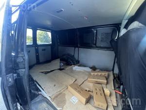 Black Volkswagen Transporter 2007 in Riga, with an engine capacity of 1.90 L and mileage of 400 thousand km for 3900 €, photo 9 on AUTOMOTO.COM.LV