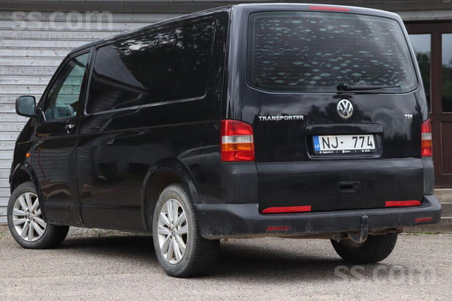 Black Volkswagen Transporter 2007 in Valmiera, with an engine capacity of 1.90 L and mileage of 0 thousand km for 4100 €, photo 5 on AUTOMOTO.COM.LV