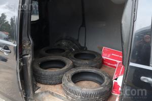 Black Volkswagen Transporter 2007 in Valmiera, with an engine capacity of 1.90 L and mileage of 0 thousand km for 4100 €, photo 8 on AUTOMOTO.COM.LV