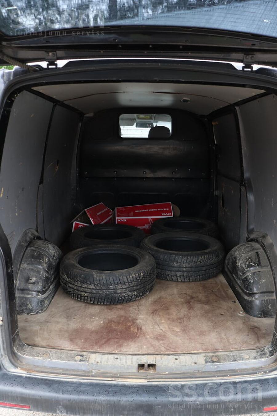 Black Volkswagen Transporter 2007 in Valmiera, with an engine capacity of 1.90 L and mileage of 0 thousand km for 4100 €, photo 9 on AUTOMOTO.COM.LV