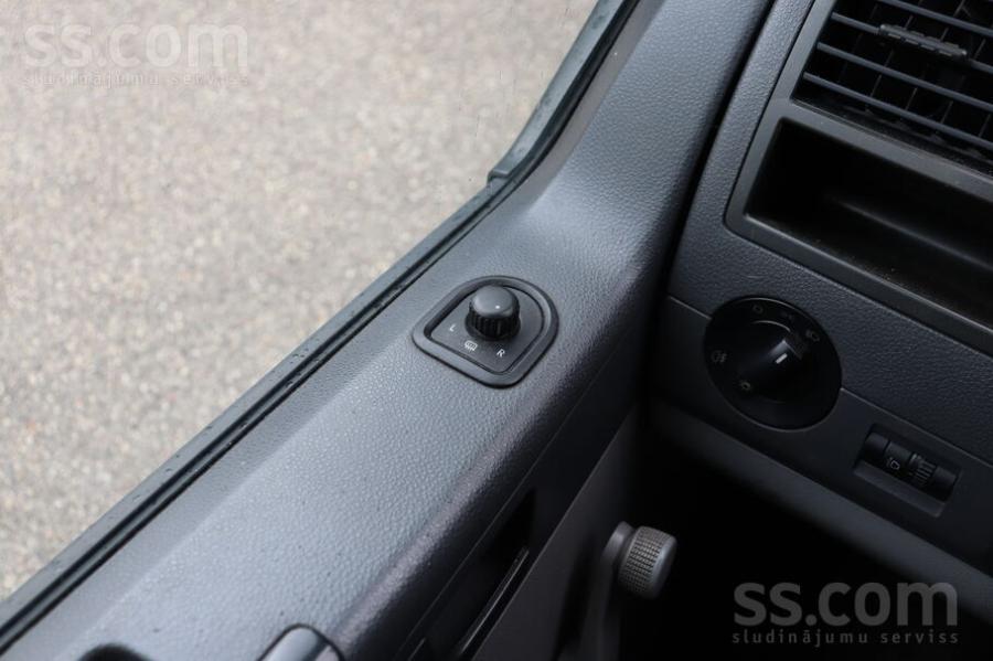 Black Volkswagen Transporter 2007 in Valmiera, with an engine capacity of 1.90 L and mileage of 0 thousand km for 4100 €, photo 13 on AUTOMOTO.COM.LV
