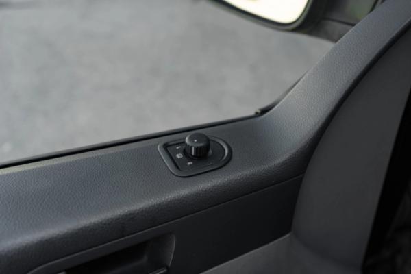Melns Volkswagen Transporter 2007 Rīga, ar dzinēja tilpumu 1.90 L un nobraukumu 354 tūkst. km par 4590 €, foto 2 vietnē AUTOMOTO.COM.LV