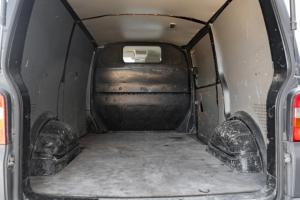 Melns Volkswagen Transporter 2007 Rīga, ar dzinēja tilpumu 1.90 L un nobraukumu 354 tūkst. km par 4590 €, foto 16 vietnē AUTOMOTO.COM.LV