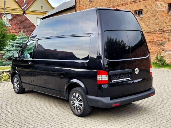 Melns Volkswagen Transporter 2010 Viļņa, ar dzinēja tilpumu 2.00 L un nobraukumu 367 tūkst. km par 8600 €, foto 5 vietnē AUTOMOTO.COM.LV