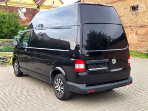 Black Volkswagen Transporter 2010 in Vilnius, with an engine capacity of 2.00 L and mileage of 367 thousand km for 8600 €, photo 6 on AUTOMOTO.COM.LV