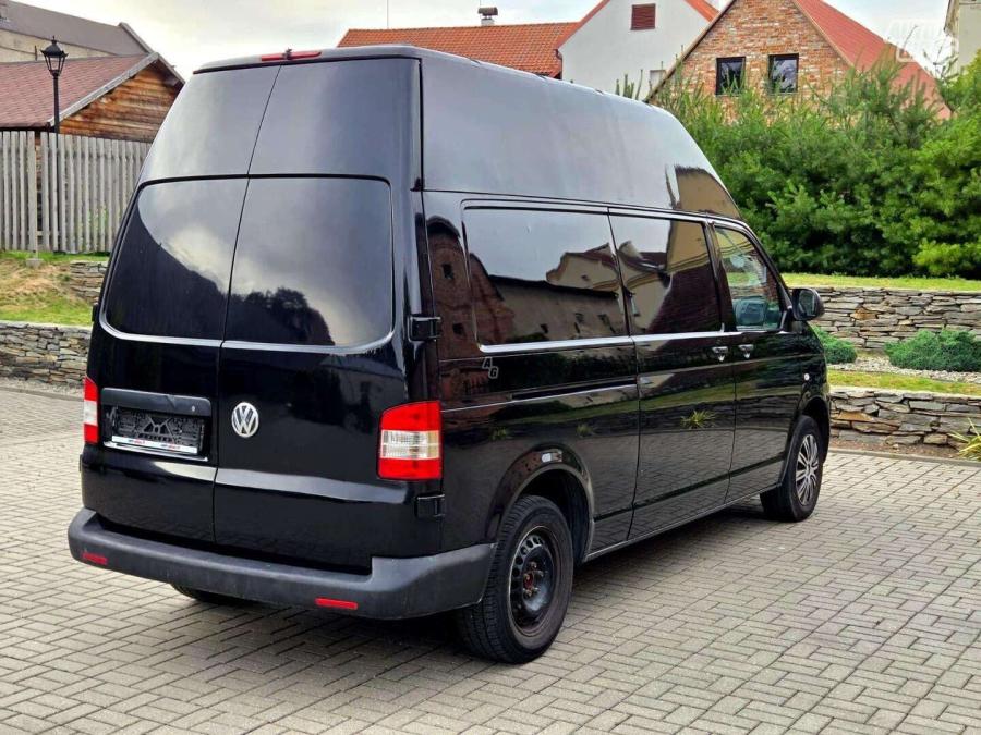 Black Volkswagen Transporter 2010 in Vilnius, with an engine capacity of 2.00 L and mileage of 367 thousand km for 8600 €, photo 8 on AUTOMOTO.COM.LV
