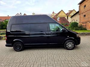 Black Volkswagen Transporter 2010 in Vilnius, with an engine capacity of 2.00 L and mileage of 367 thousand km for 8600 €, photo 10 on AUTOMOTO.COM.LV