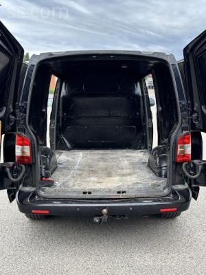 Melns Volkswagen Transporter 2012 Rīga, ar dzinēja tilpumu 2.00 L un nobraukumu 388 tūkst. km par 10500 €, foto 7 vietnē AUTOMOTO.COM.LV