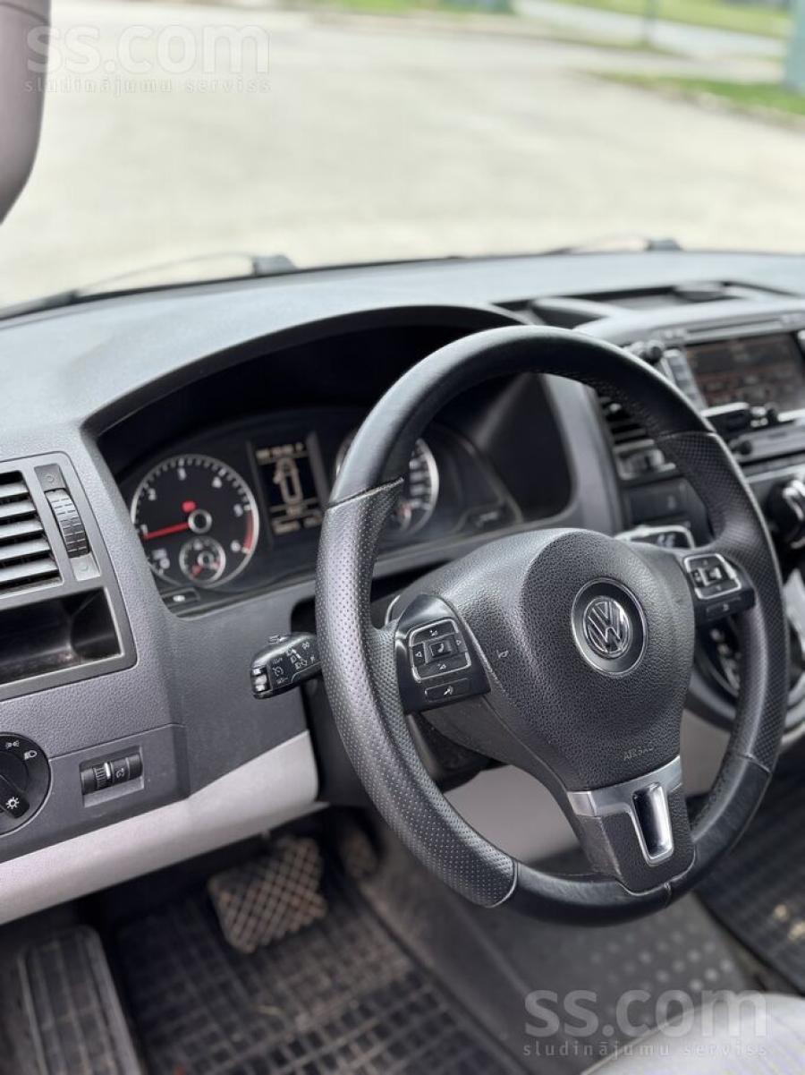 Melns Volkswagen Transporter 2012 Rīga, ar dzinēja tilpumu 2.00 L un nobraukumu 388 tūkst. km par 10500 €, foto 12 vietnē AUTOMOTO.COM.LV