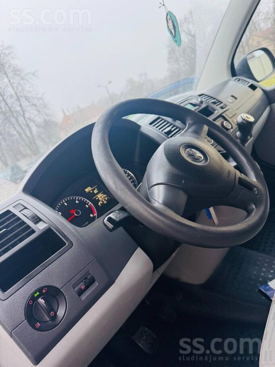 Black Volkswagen Transporter 2012 in Riga, with an engine capacity of 2.00 L and mileage of 280 thousand km for 8300 €, photo 12 on AUTOMOTO.COM.LV