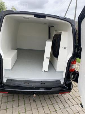 Melns Volkswagen Transporter 2015 Rīga, ar dzinēja tilpumu 2.00 L un nobraukumu 390 tūkst. km par 7500 €, foto 6 vietnē AUTOMOTO.COM.LV