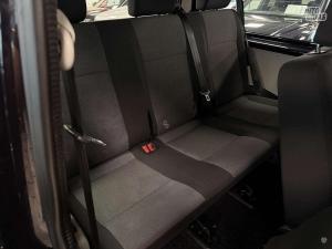 Melns Volkswagen Transporter 2018 Klaipėda, ar dzinēja tilpumu 2.00 L un nobraukumu 220 tūkst. km par 18900 €, foto 19 vietnē AUTOMOTO.COM.LV