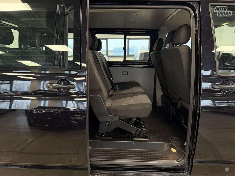 Melns Volkswagen Transporter 2018 Klaipėda, ar dzinēja tilpumu 2.00 L un nobraukumu 220 tūkst. km par 18900 €, foto 25 vietnē AUTOMOTO.COM.LV