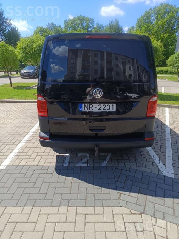 Black Volkswagen Transporter 2018 in Riga, with an engine capacity of 2.00 L and mileage of 148 thousand km for 16500 €, photo 6 on AUTOMOTO.COM.LV