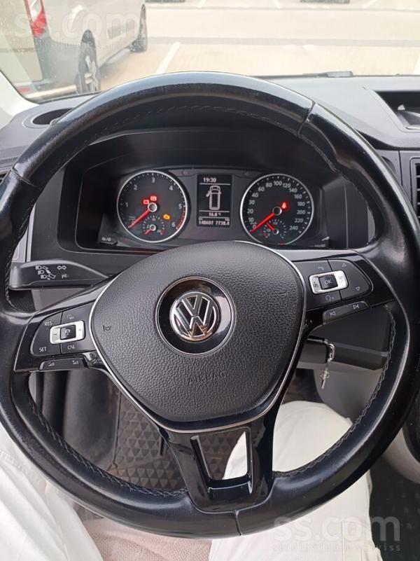 Black Volkswagen Transporter 2018 in Riga, with an engine capacity of 2.00 L and mileage of 148 thousand km for 16500 €, photo 9 on AUTOMOTO.COM.LV