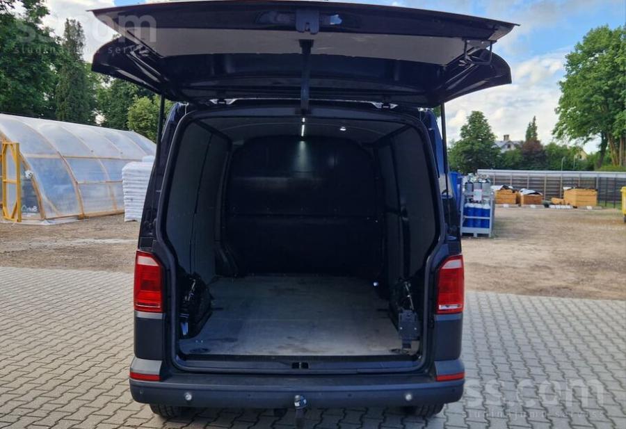 Melns Volkswagen Transporter 2018 Dobele, ar dzinēja tilpumu 2.00 L un nobraukumu 180 tūkst. km par 14520 €, foto 9 vietnē AUTOMOTO.COM.LV