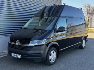 Melns Volkswagen Transporter 2020 Rīga, ar dzinēja tilpumu 2.00 L un nobraukumu 180 tūkst. km par 22900 €, foto  vietnē AUTOMOTO.COM.LV