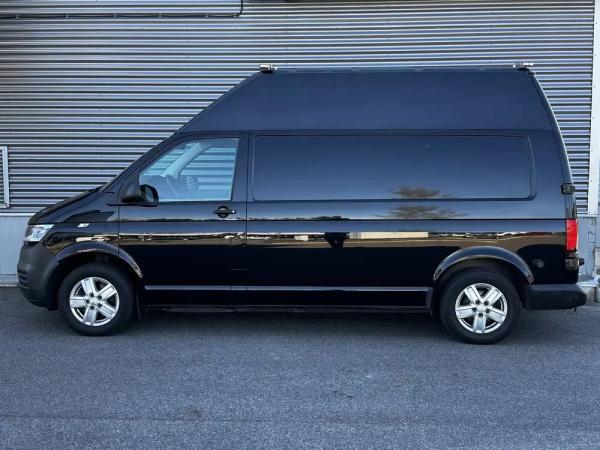 Black Volkswagen Transporter 2020 in Riga, with an engine capacity of 2.00 L and mileage of 180 thousand km for 22900 €, photo 2 on AUTOMOTO.COM.LV