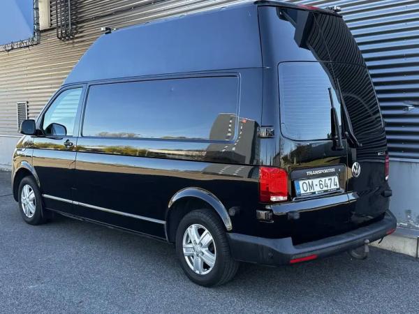 Black Volkswagen Transporter 2020 in Riga, with an engine capacity of 2.00 L and mileage of 180 thousand km for 22900 €, photo 3 on AUTOMOTO.COM.LV