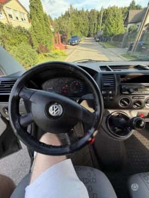 Black Volkswagen Transporter 2008 in Vilnius, with an engine capacity of 1.90 L and mileage of 213 thousand km for 6790 €, photo 7 on AUTOMOTO.COM.LV