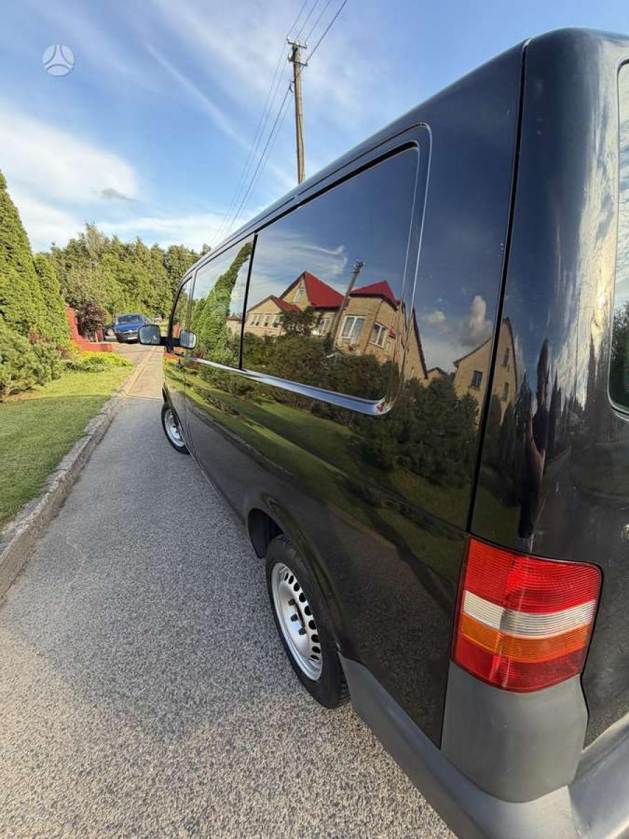 Black Volkswagen Transporter 2008 in Vilnius, with an engine capacity of 1.90 L and mileage of 213 thousand km for 6790 €, photo 9 on AUTOMOTO.COM.LV