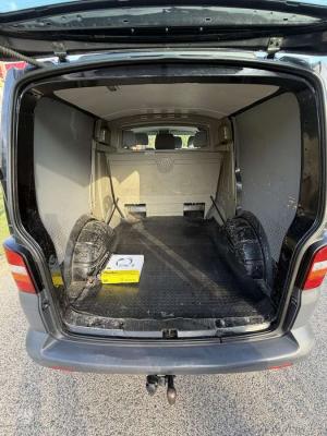 Black Volkswagen Transporter 2008 in Vilnius, with an engine capacity of 1.90 L and mileage of 213 thousand km for 6790 €, photo 12 on AUTOMOTO.COM.LV