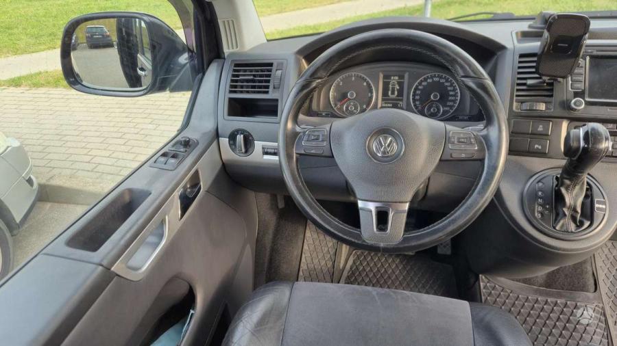 Black Volkswagen Transporter 2010 in Jonava, with an engine capacity of 2.00 L and mileage of 384 thousand km for 11000 €, photo 11 on AUTOMOTO.COM.LV