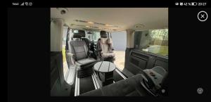 Black Volkswagen Transporter 2010 in Jonava, with an engine capacity of 2.00 L and mileage of 384 thousand km for 11000 €, photo 14 on AUTOMOTO.COM.LV