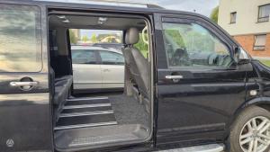 Black Volkswagen Transporter 2010 in Jonava, with an engine capacity of 2.00 L and mileage of 384 thousand km for 11000 €, photo 15 on AUTOMOTO.COM.LV
