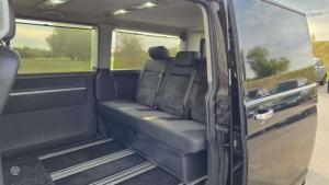 Black Volkswagen Transporter 2010 in Jonava, with an engine capacity of 2.00 L and mileage of 384 thousand km for 11000 €, photo 18 on AUTOMOTO.COM.LV
