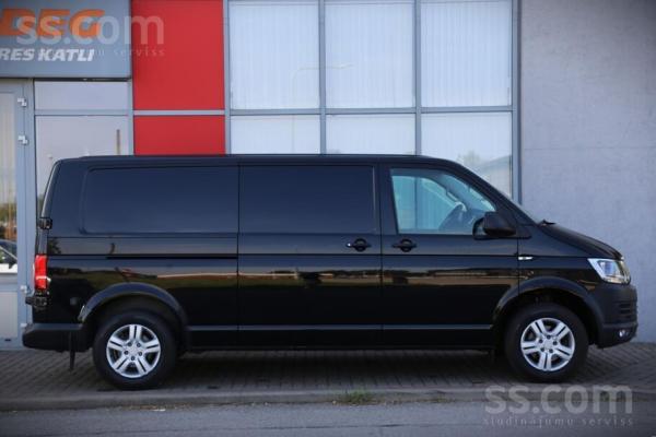 Black Volkswagen Transporter 2017 in Riga, with an engine capacity of 2.00 L and mileage of 340 thousand km for 11495 €, photo 3 on AUTOMOTO.COM.LV