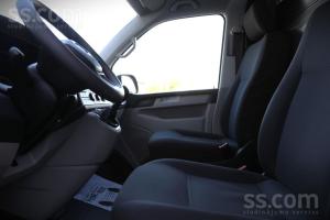 Melns Volkswagen Transporter 2017 Rīga, ar dzinēja tilpumu 2.00 L un nobraukumu 340 tūkst. km par 11495 €, foto 11 vietnē AUTOMOTO.COM.LV
