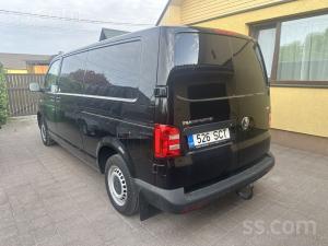 Black Volkswagen Transporter 2018 in Tallinn, with an engine capacity of 2.00 L and mileage of 178 thousand km for 18900 €, photo 8 on AUTOMOTO.COM.LV