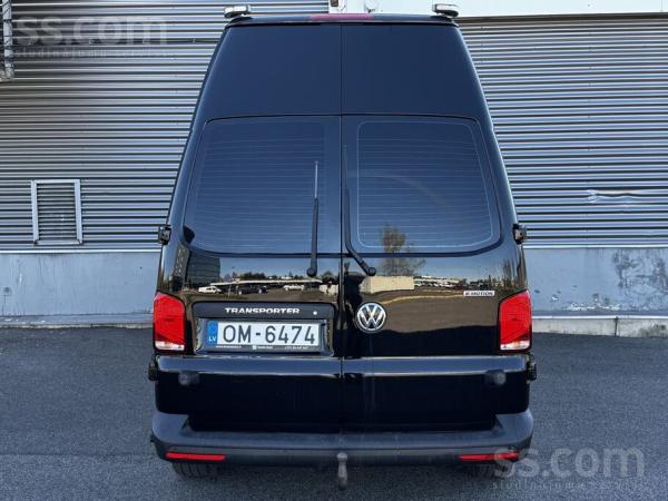 Black Volkswagen Transporter 2020 in Riga, with an engine capacity of 2.00 L and mileage of 180 thousand km for 22900 €, photo 4 on AUTOMOTO.COM.LV