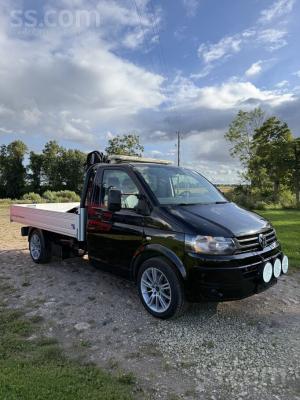 Black Volkswagen Transporter 2015 in Dobele, with an engine capacity of 2.00 L and mileage of 148 thousand km for 11950 €, photo 3 on AUTOMOTO.COM.LV