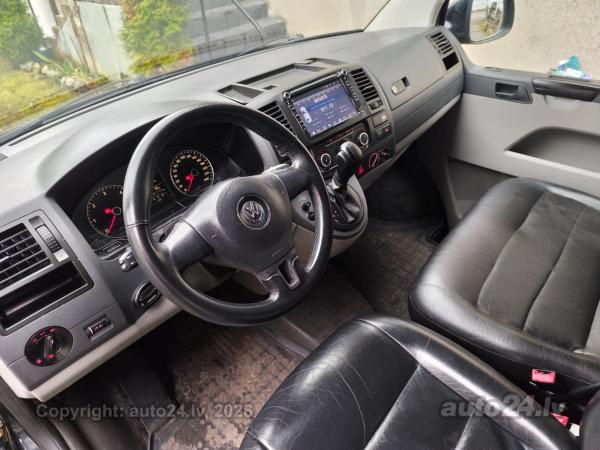 Melns Volkswagen Transporter 2010 Pērnava, ar dzinēja tilpumu 2.00 L un nobraukumu 311 tūkst. km par 12600 €, foto 4 vietnē AUTOMOTO.COM.LV