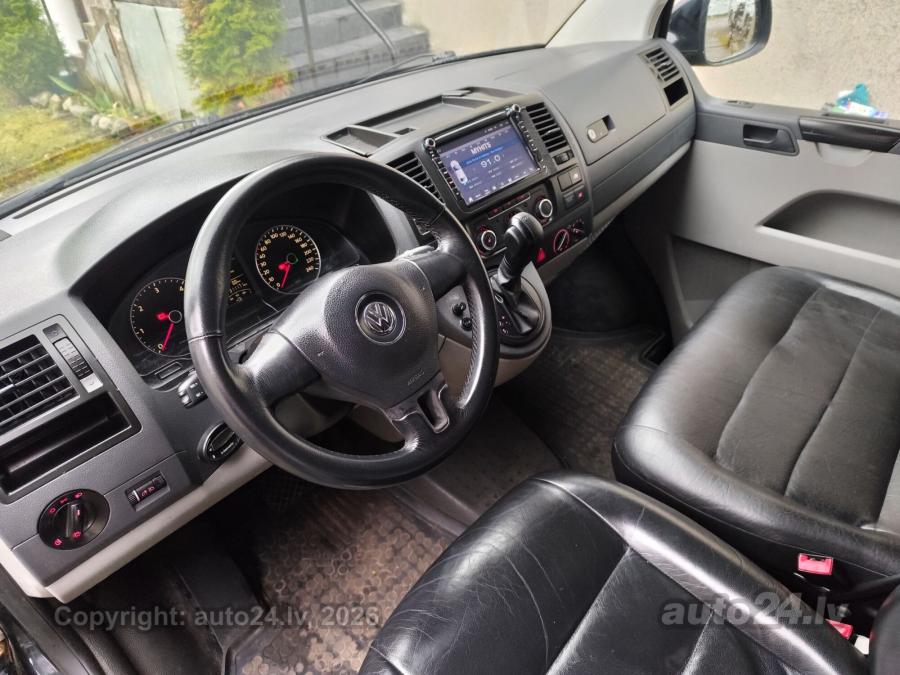 Melns Volkswagen Transporter 2010 Pērnava, ar dzinēja tilpumu 2.00 L un nobraukumu 311 tūkst. km par 12600 €, foto 5 vietnē AUTOMOTO.COM.LV