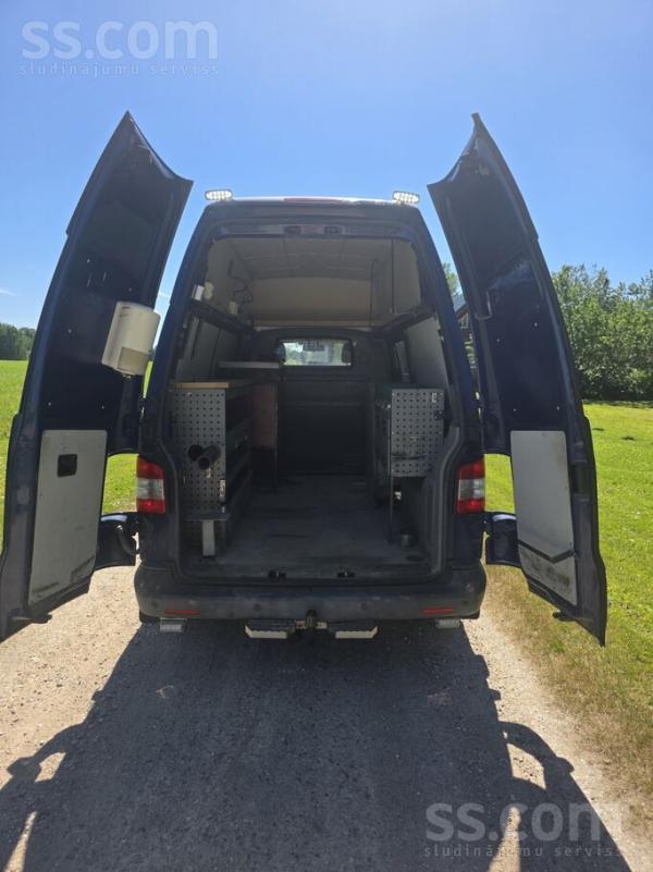 Blue Volkswagen Transporter 2010 in Cesis, with an engine capacity of 2.00 L and mileage of 285 thousand km for 9500 €, photo 2 on AUTOMOTO.COM.LV