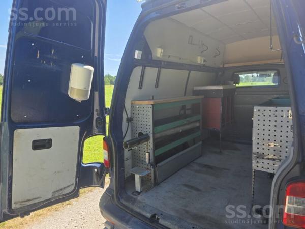 Blue Volkswagen Transporter 2010 in Cesis, with an engine capacity of 2.00 L and mileage of 285 thousand km for 9500 €, photo 3 on AUTOMOTO.COM.LV
