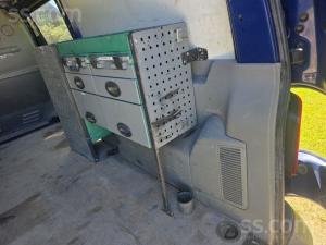 Zils Volkswagen Transporter 2010 Cēsis, ar dzinēja tilpumu 2.00 L un nobraukumu 285 tūkst. km par 9500 €, foto 5 vietnē AUTOMOTO.COM.LV