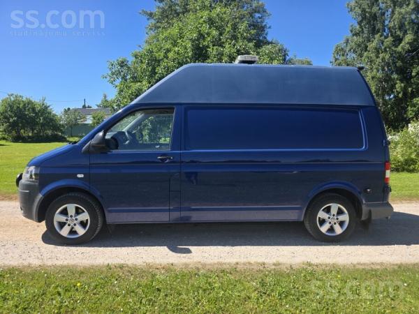 Blue Volkswagen Transporter 2010 in Cesis, with an engine capacity of 2.00 L and mileage of 285 thousand km for 9500 €, photo 6 on AUTOMOTO.COM.LV