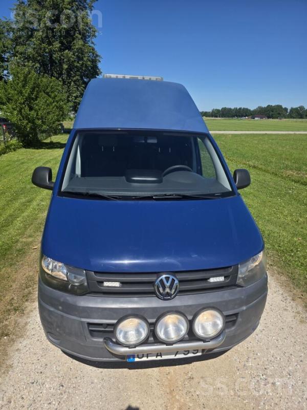 Blue Volkswagen Transporter 2010 in Cesis, with an engine capacity of 2.00 L and mileage of 285 thousand km for 9500 €, photo 9 on AUTOMOTO.COM.LV