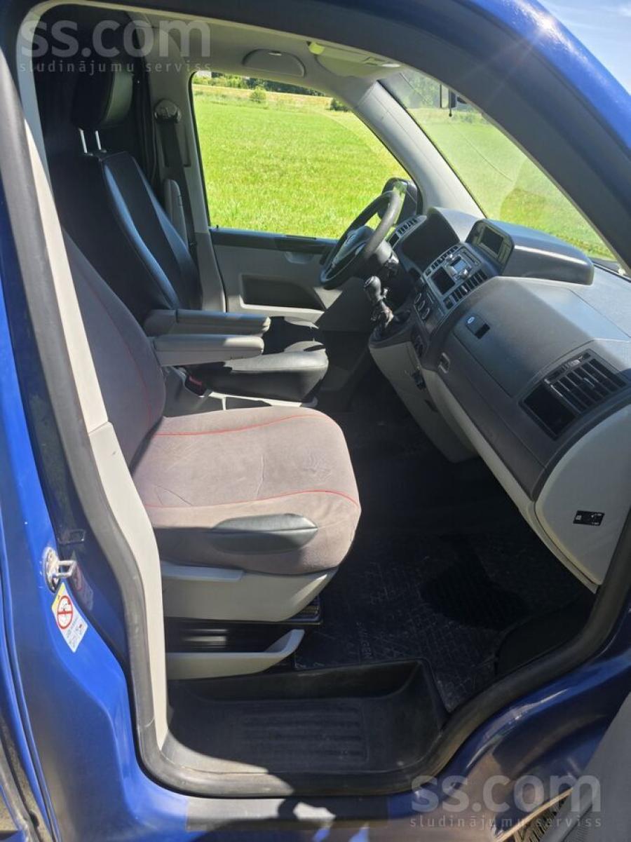 Zils Volkswagen Transporter 2010 Cēsis, ar dzinēja tilpumu 2.00 L un nobraukumu 285 tūkst. km par 9500 €, foto 21 vietnē AUTOMOTO.COM.LV