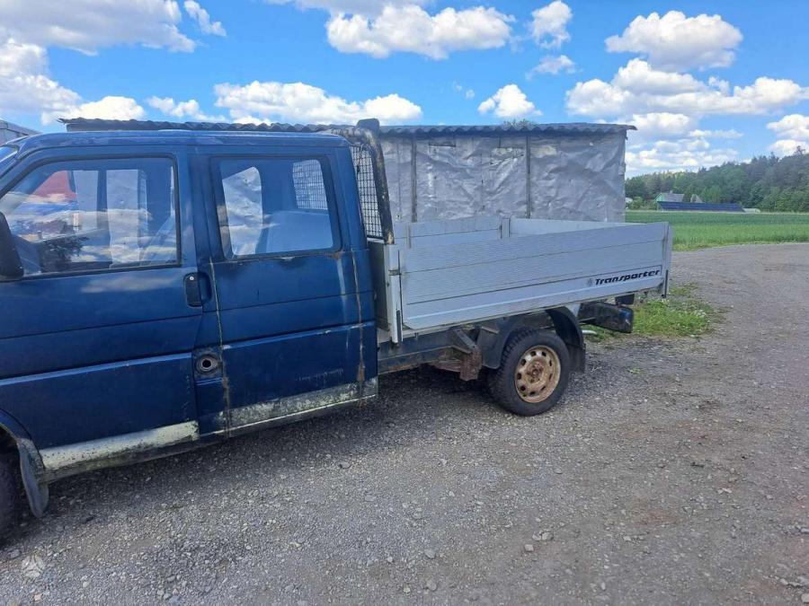Blue Volkswagen Transporter 1994 in Mazeikiai, with an engine capacity of 0.00 L and mileage of 256 thousand km for 400 €, photo 4 on AUTOMOTO.COM.LV